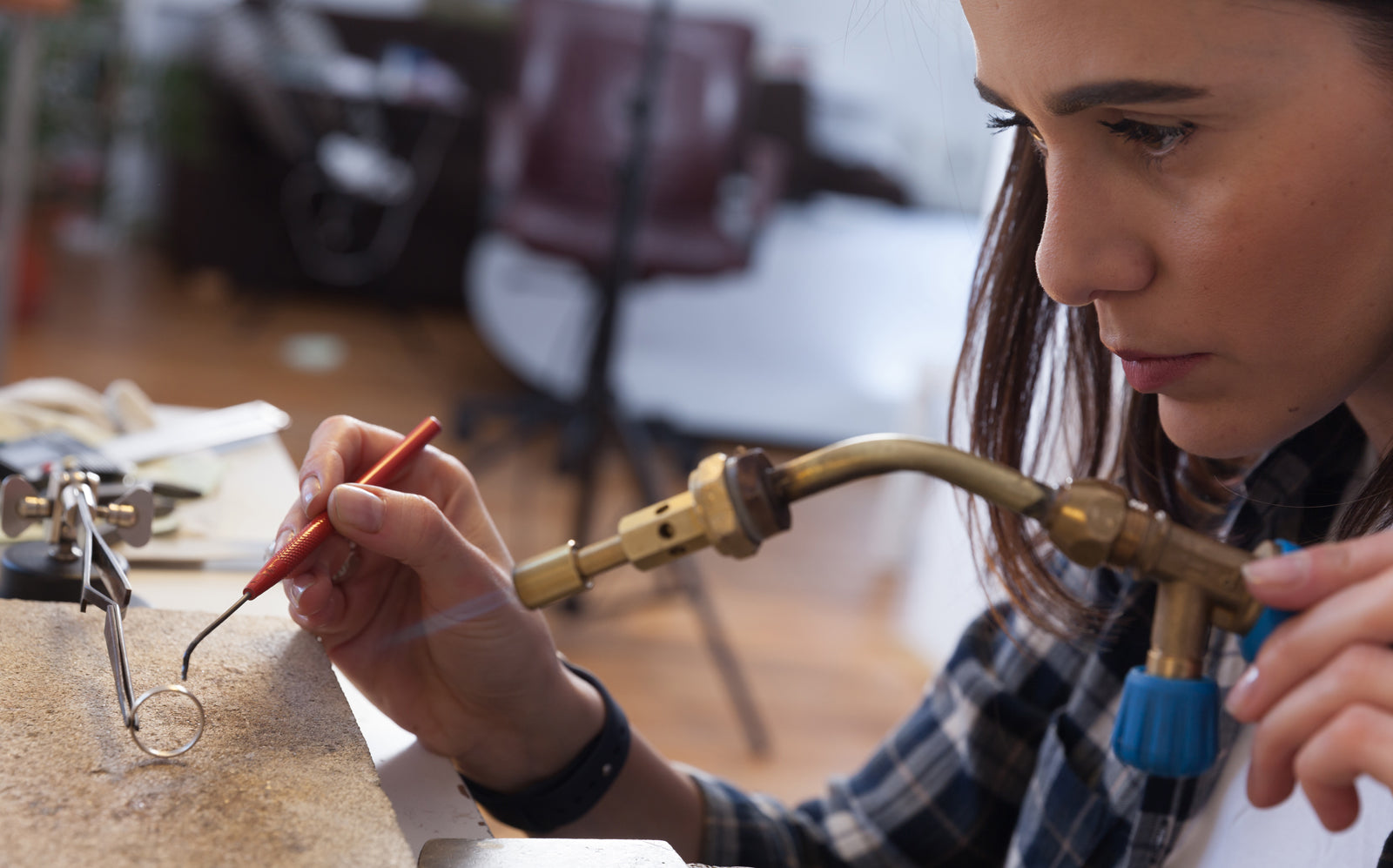 Donna Hiebert Artist Goldsmith Jewelry Sculpture Jewelry Workshops